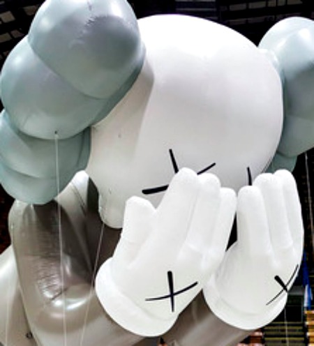 KAWS balloon – Overnight New York